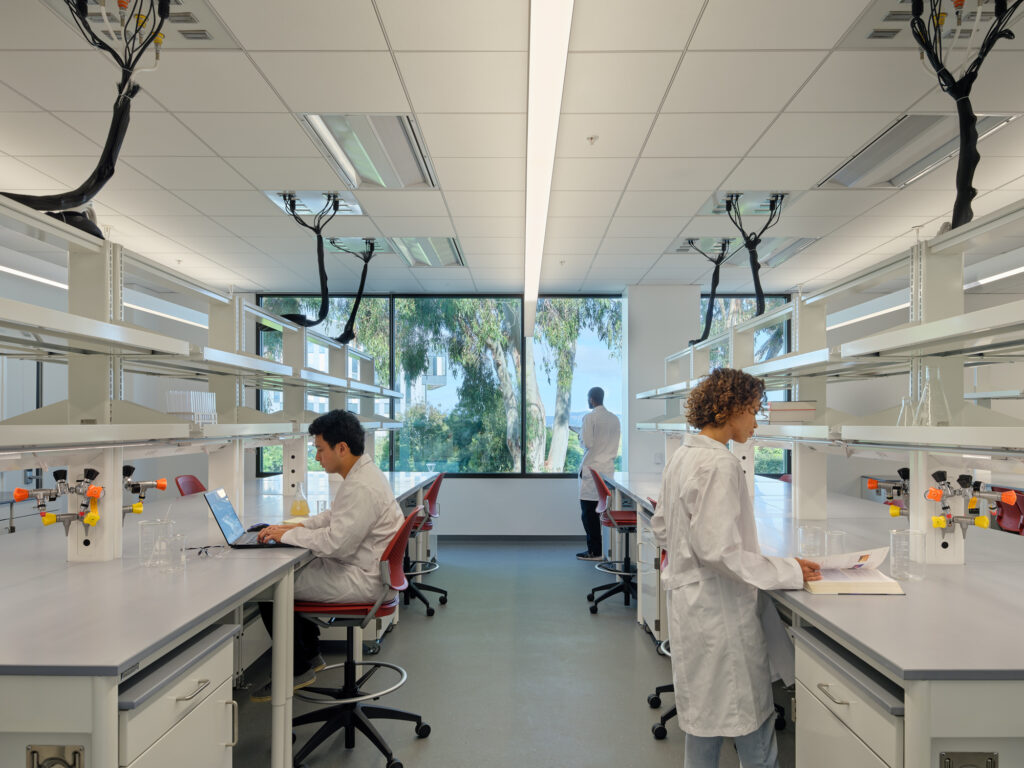 CSU East Bay Braddock Center for Science and Innovation in Hayward, CA ...